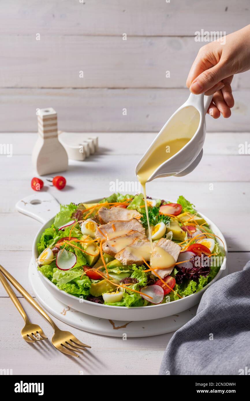 Pouring sauce hi-res stock photography and images - Alamy