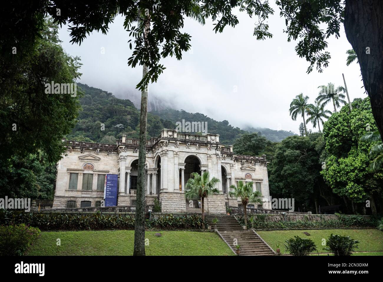 Beautiful view to old historic mansion house in the rainforest Lage ...