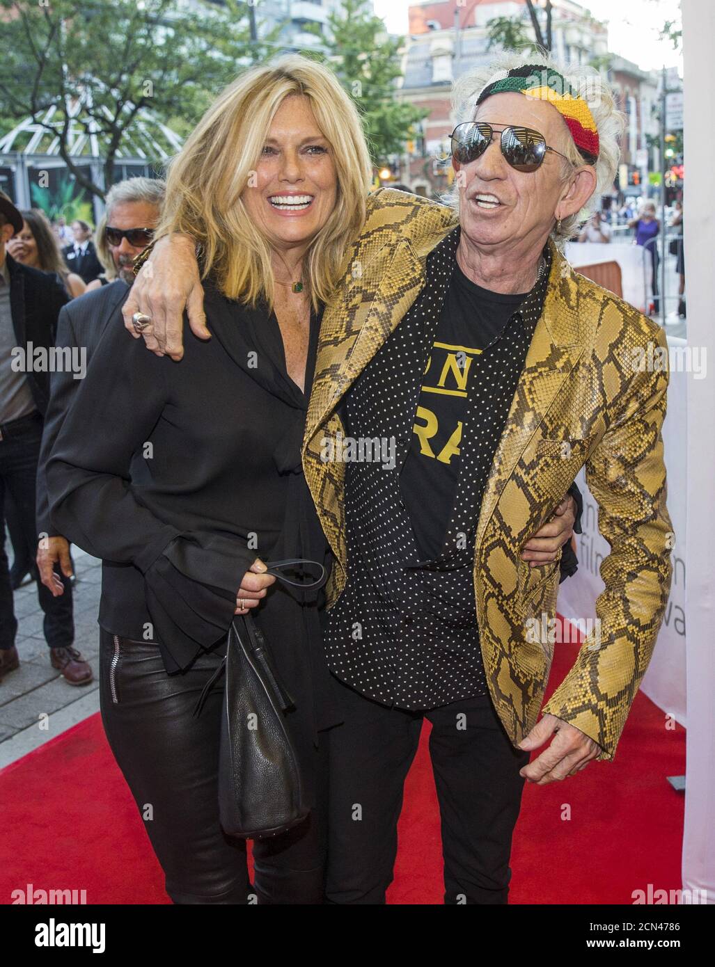 Rolling guitarist keith richards wife hi-res stock photography and ...