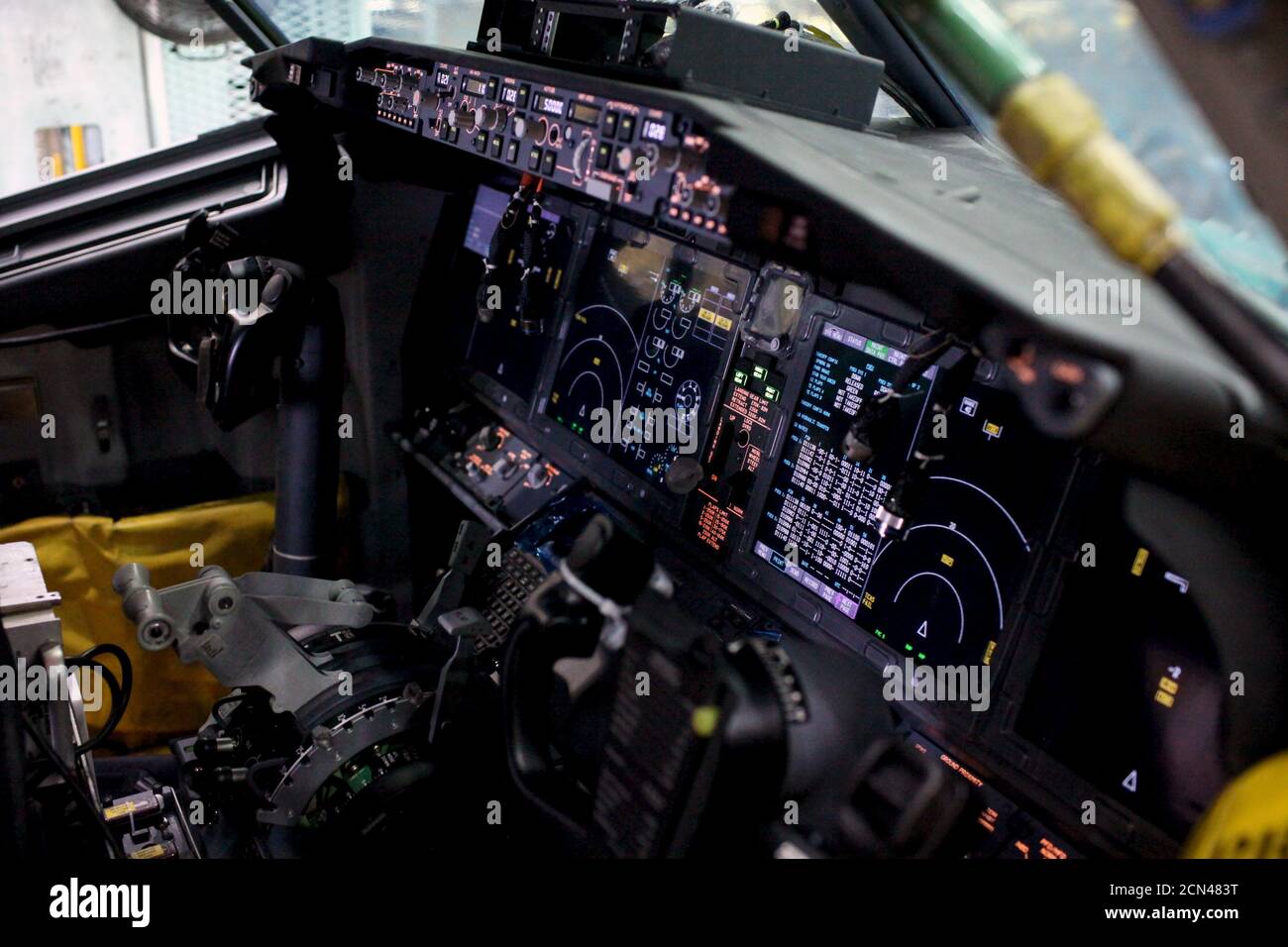 Boeing 737 max cockpit hi-res stock photography and images - Alamy
