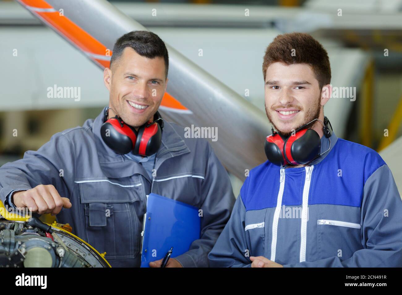Men working on airplane engine hi-res stock photography and images - Alamy