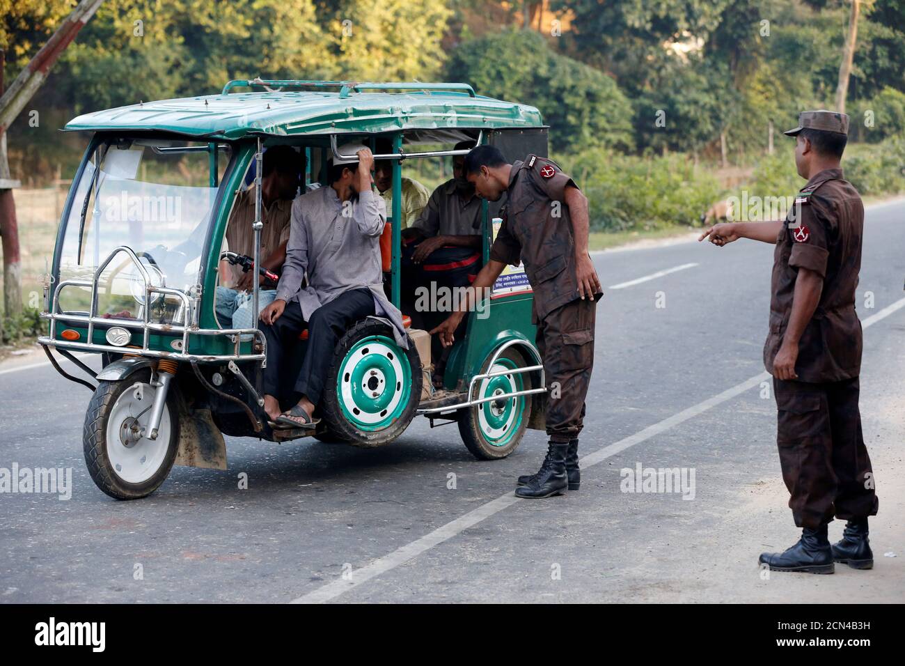 Auto Rickshaw Bangladesh High Resolution Stock Photography and Images ...