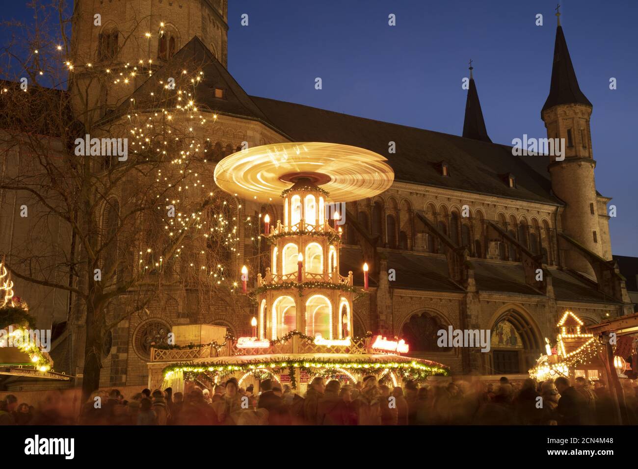 Pyramid at the Christmas market, Bonn Stock Photo - Alamy