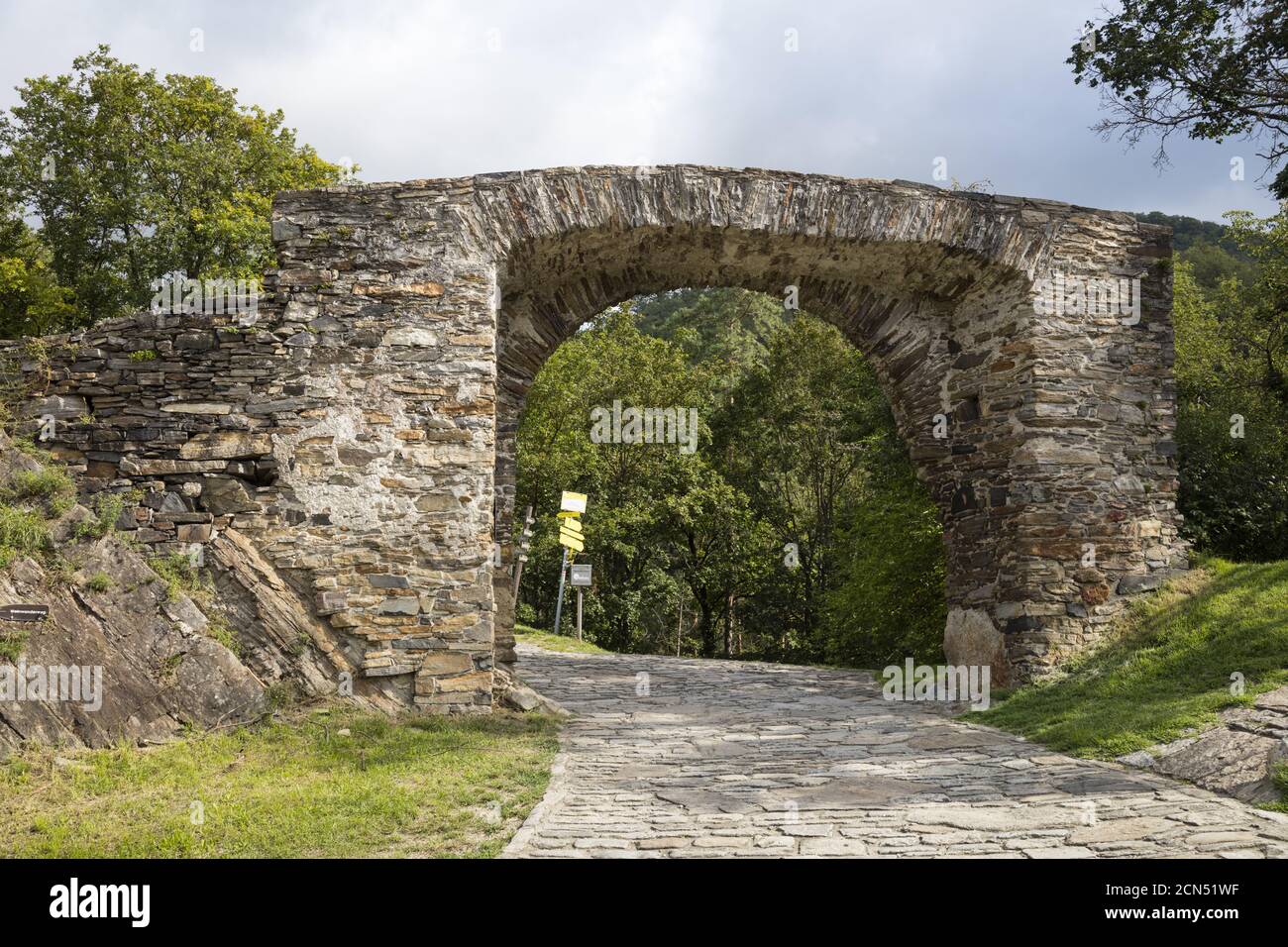 Red brick historic gate hi-res stock photography and images - Alamy