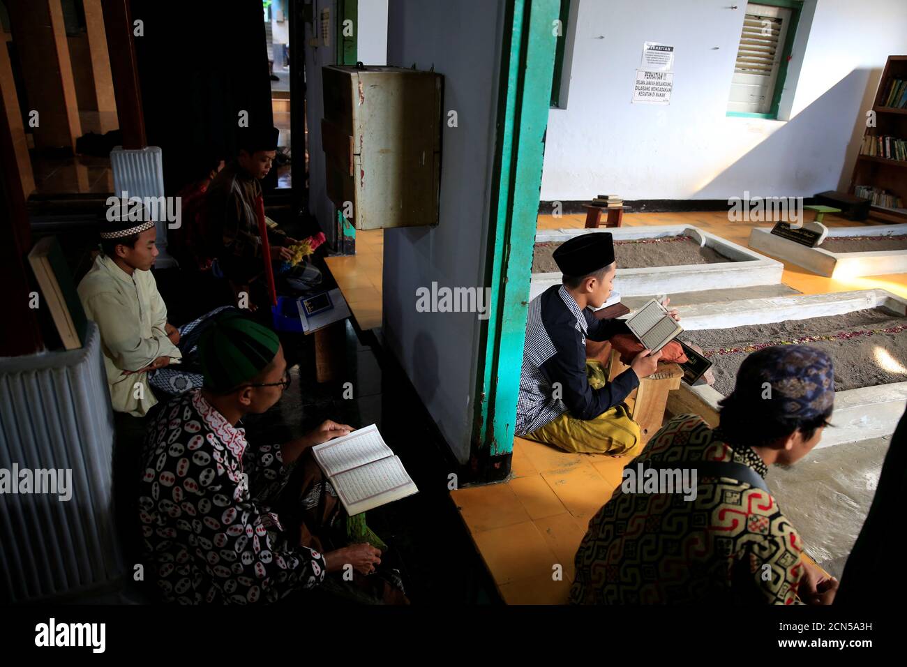 Islamic scriptures hi-res stock photography and images - Alamy