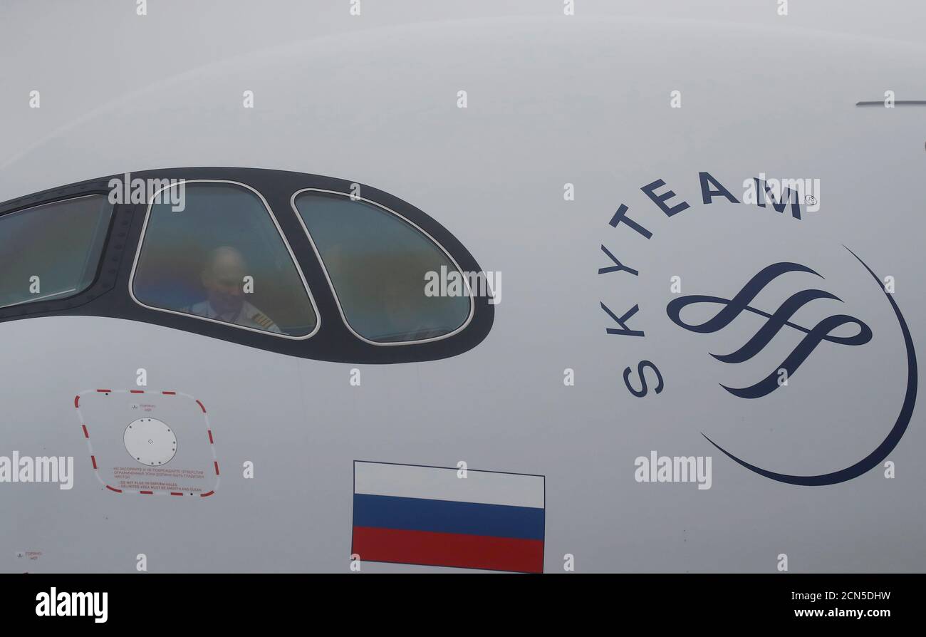 A350 900 cockpit hi-res stock photography and images - Alamy