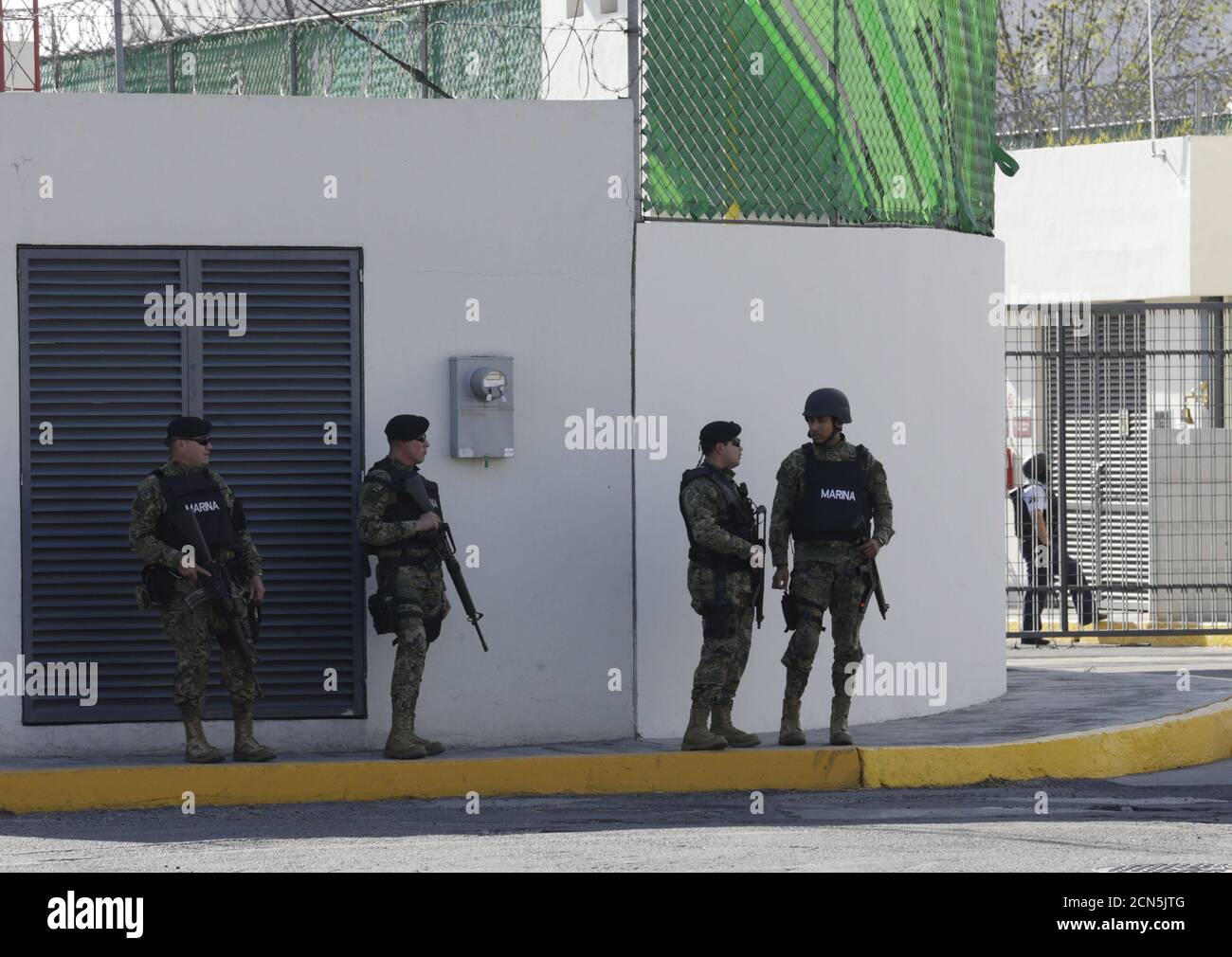 Mexican Standoff High Resolution Stock Photography and Images - Alamy
