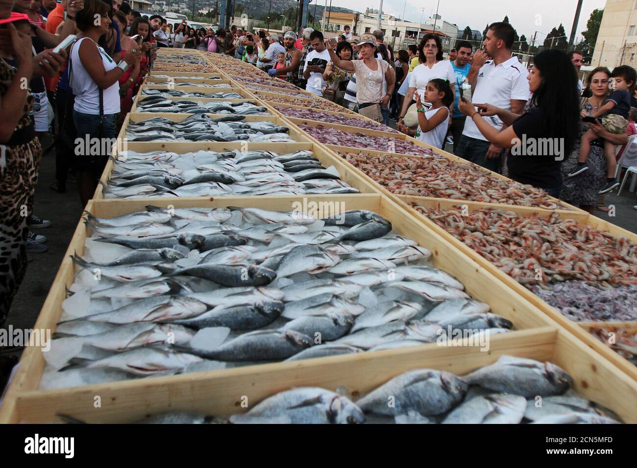 Guinness fish hi-res stock photography and images - Alamy