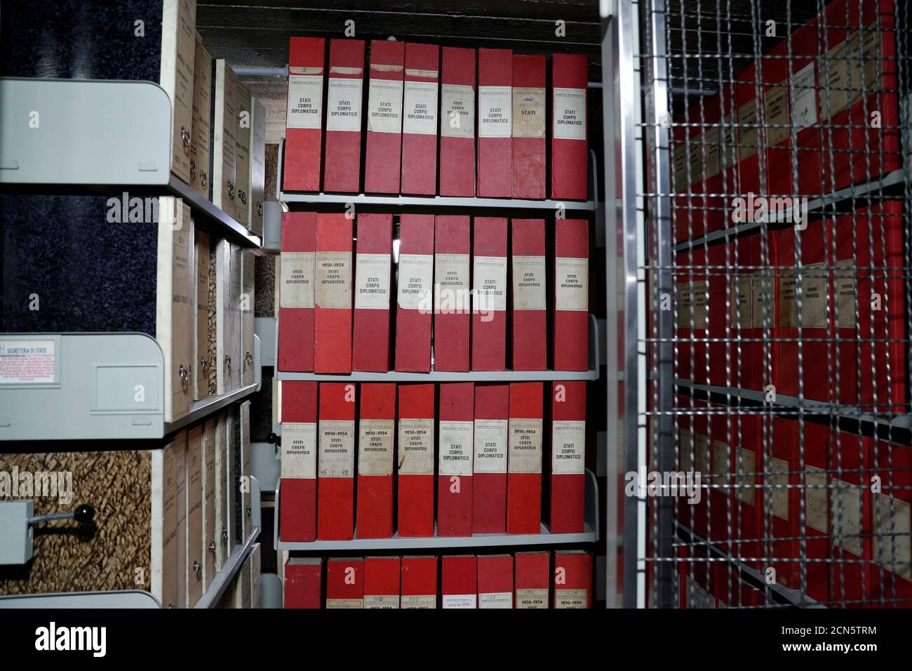 Vatican 2 opening hi-res stock photography and images - Alamy