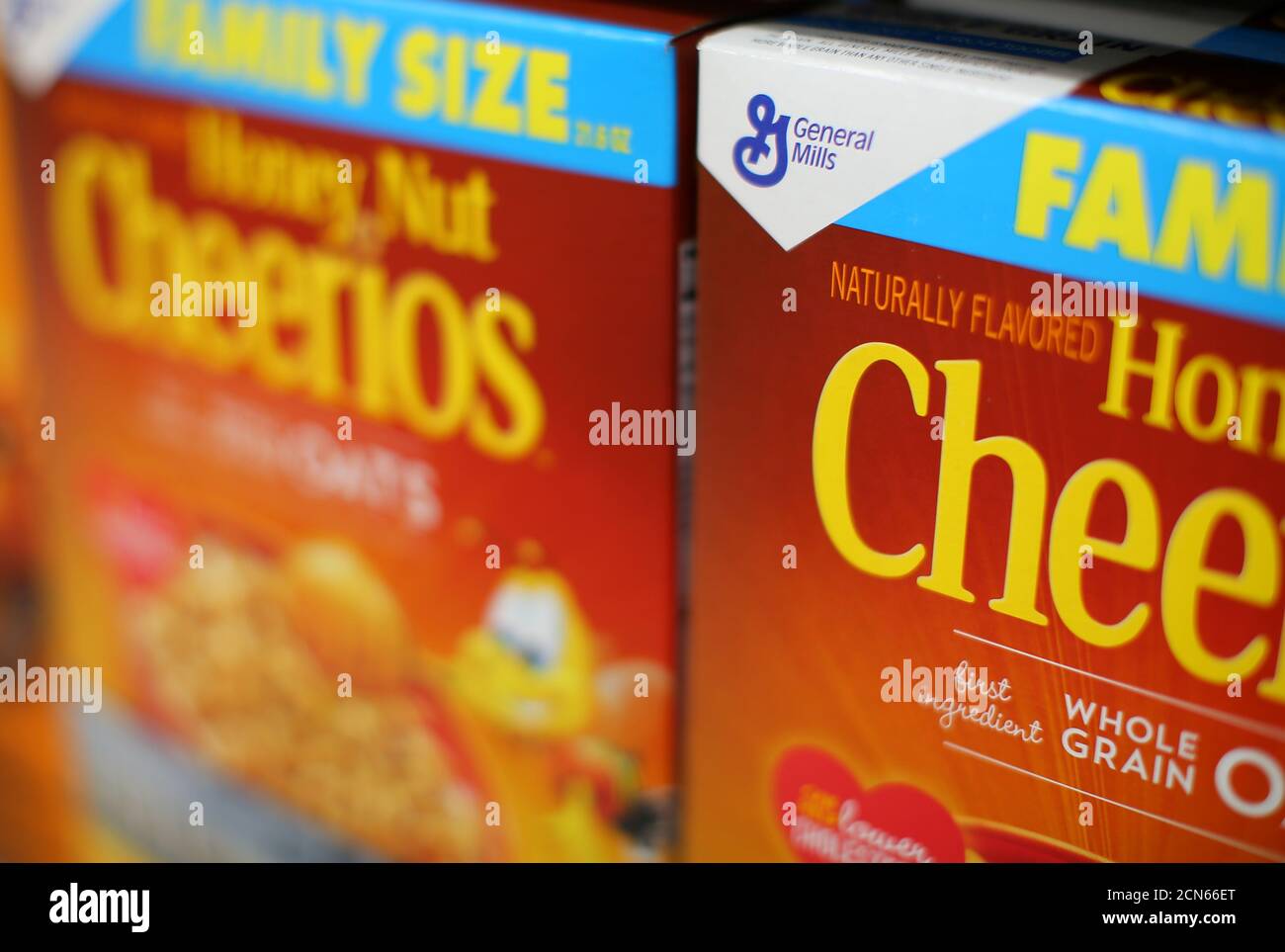General mills cereal hi-res stock photography and images - Alamy