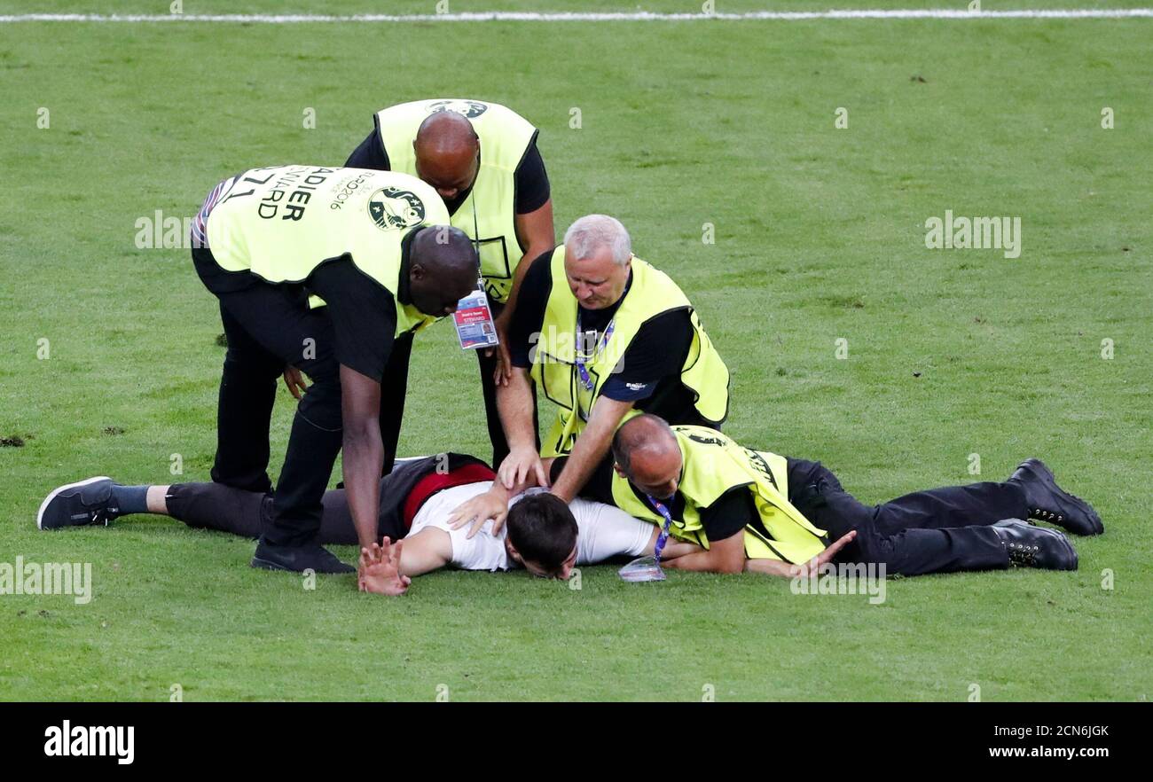 Streaker on football pitch hi-res stock photography and images - Alamy