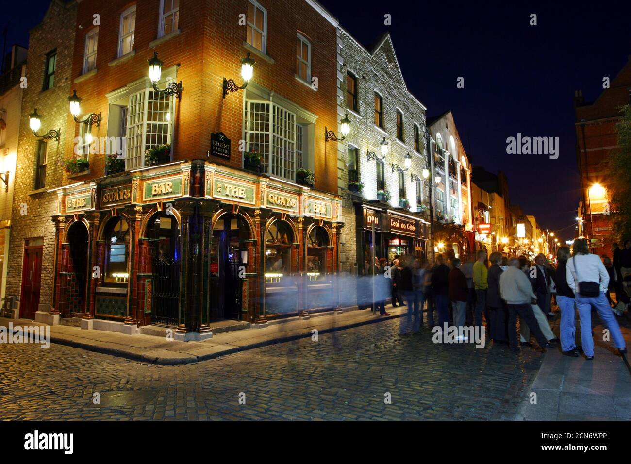 Nightlife in the pubs of Temple Bar Stock Photo - Alamy