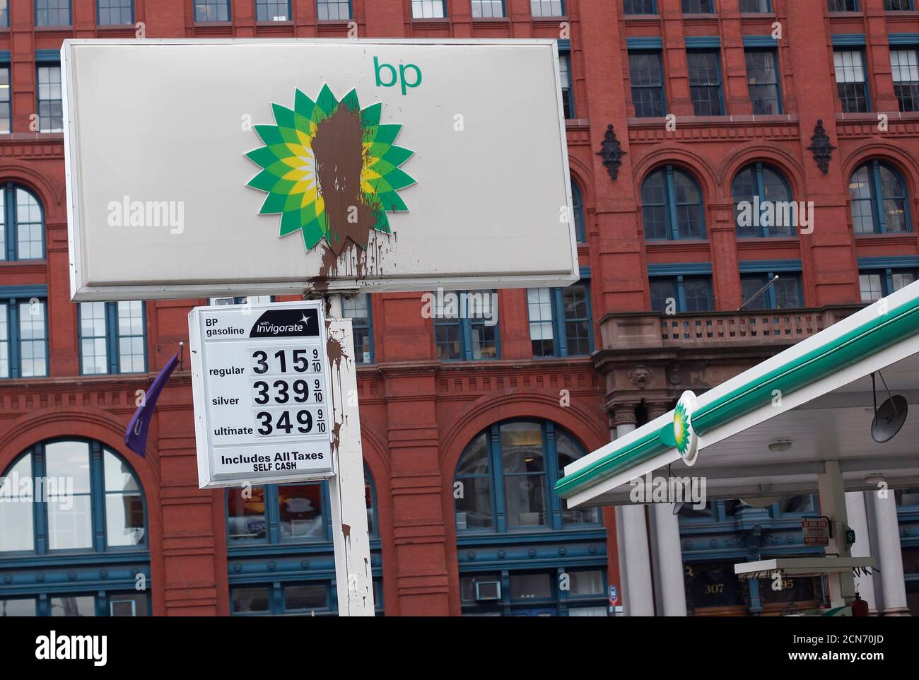 Gulf gas station sign hi-res stock photography and images - Alamy