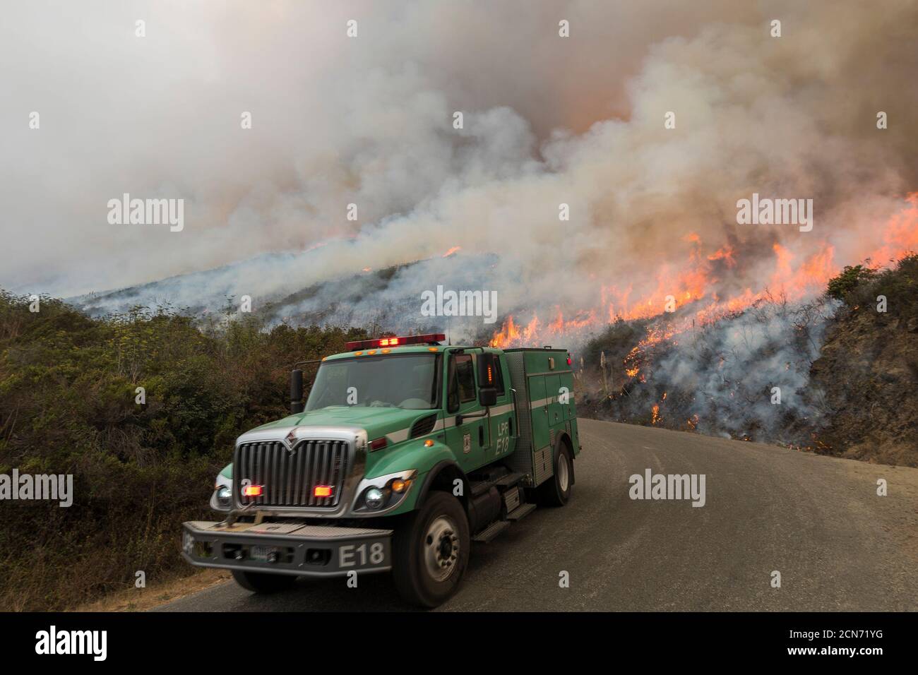 Dolan fire big sur hi-res stock photography and images - Alamy