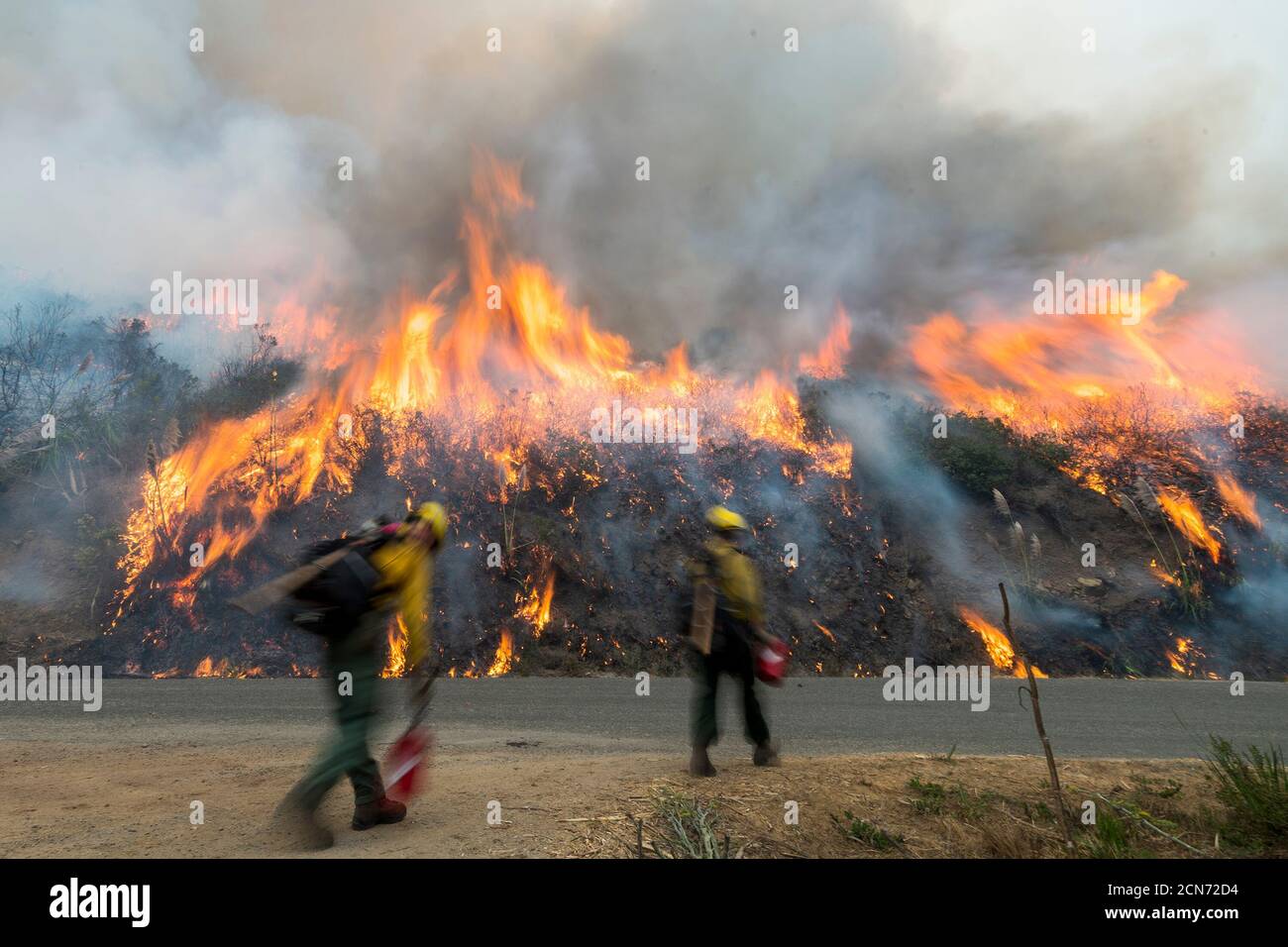 Dolan fire big sur hi-res stock photography and images - Alamy