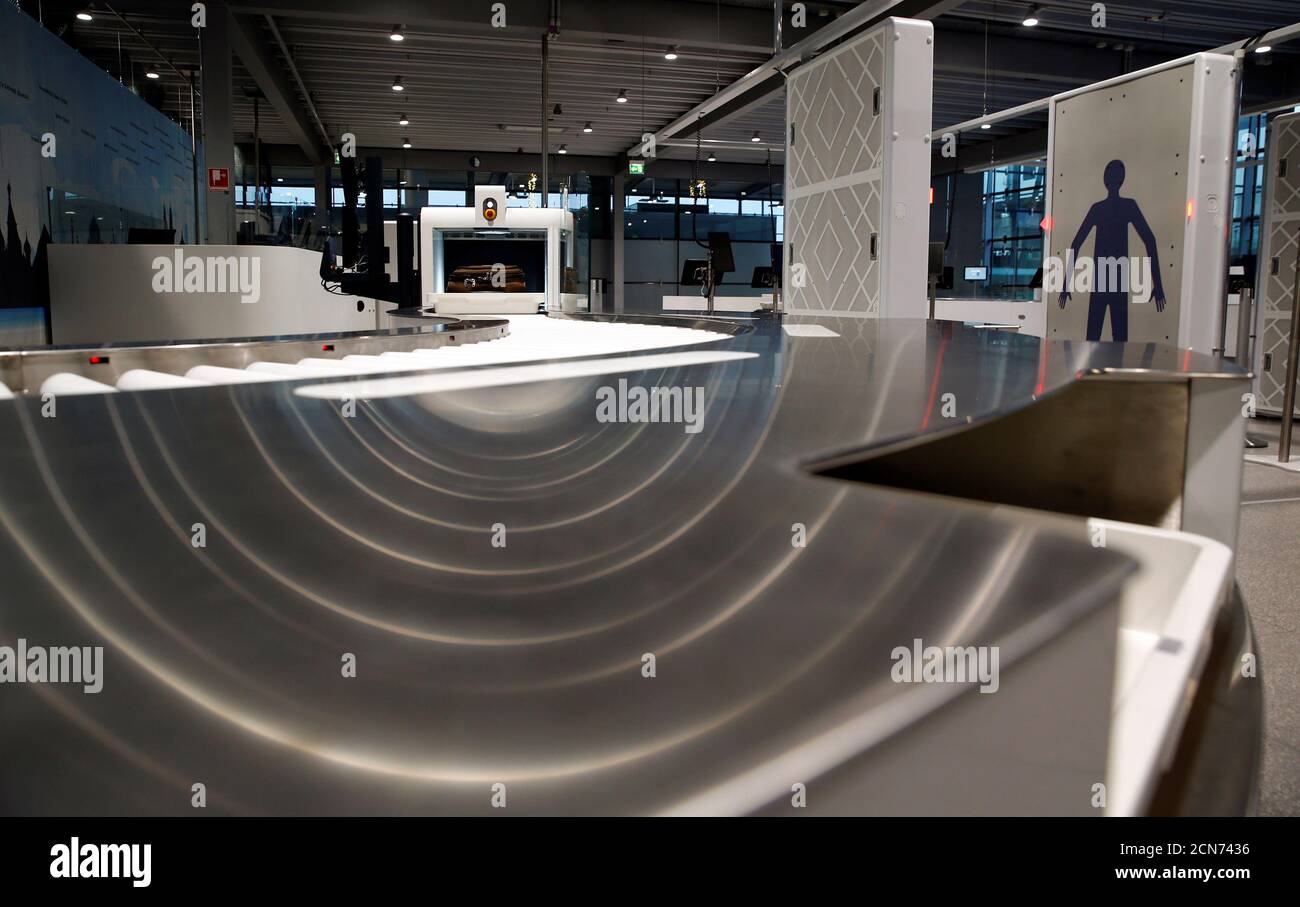 Full Body Scanner Airport High Resolution Stock Photography and Images ...