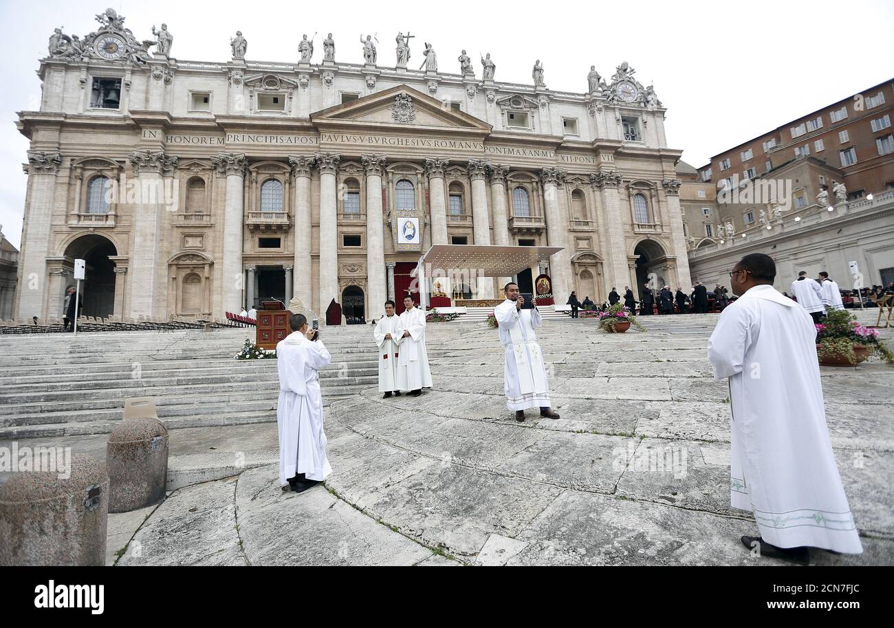 Catholic priests vatican hi-res stock photography and images - Alamy