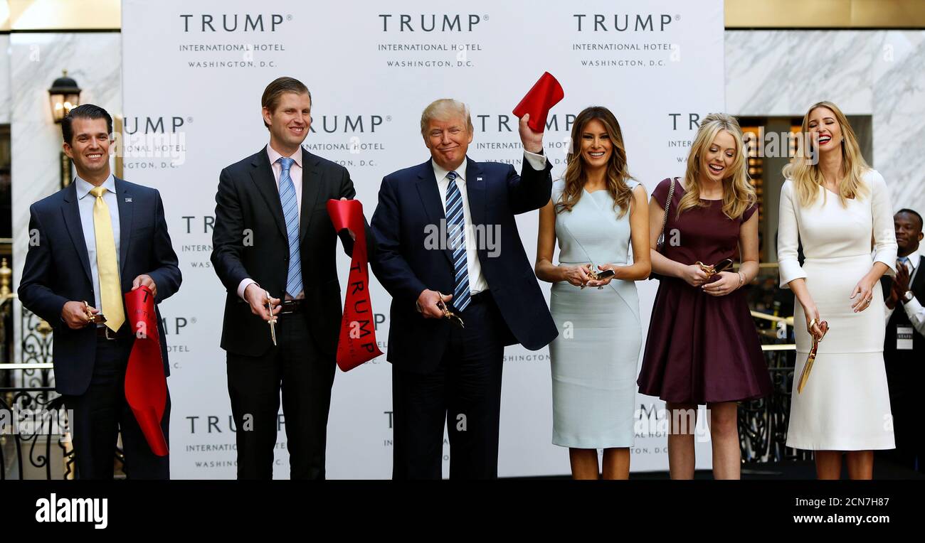 Donald and melania trump ribbon hi-res stock photography and images - Alamy