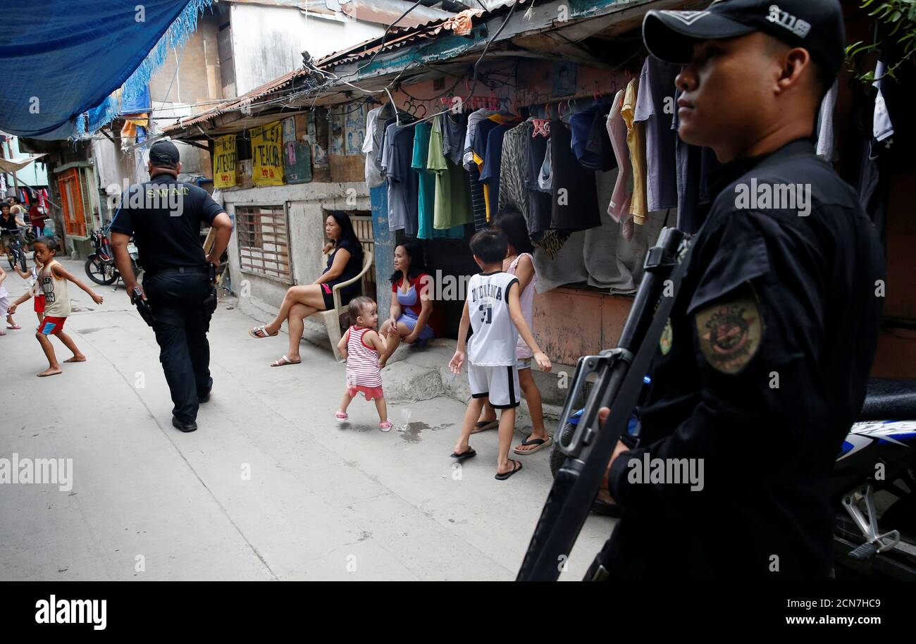 Swat operation hi-res stock photography and images - Alamy