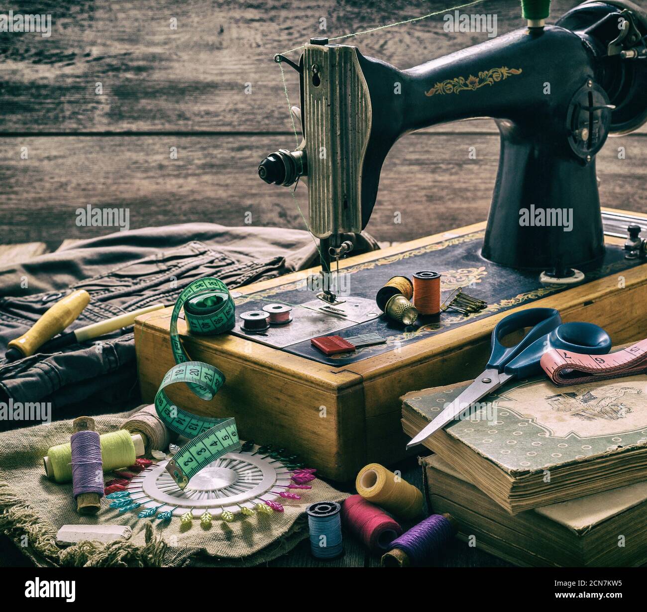 How to thread a sewing machine hi-res stock photography and images - Alamy