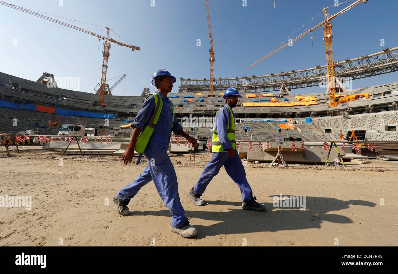 Qatar stadium workers hi-res stock photography and images - Alamy