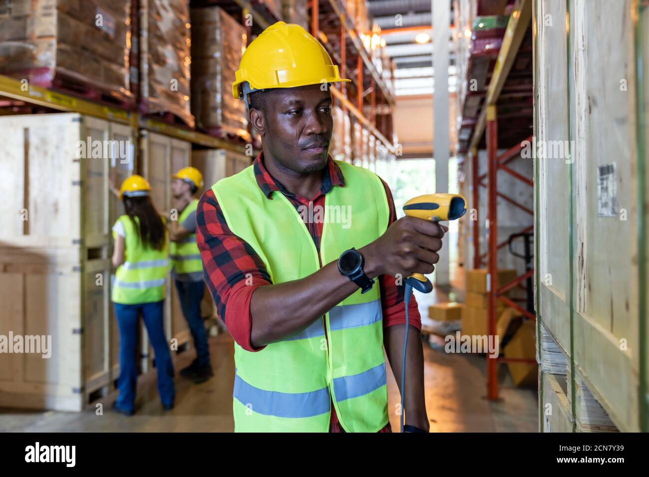 Black warehouse worker do inventory scan Stock Photo - Alamy