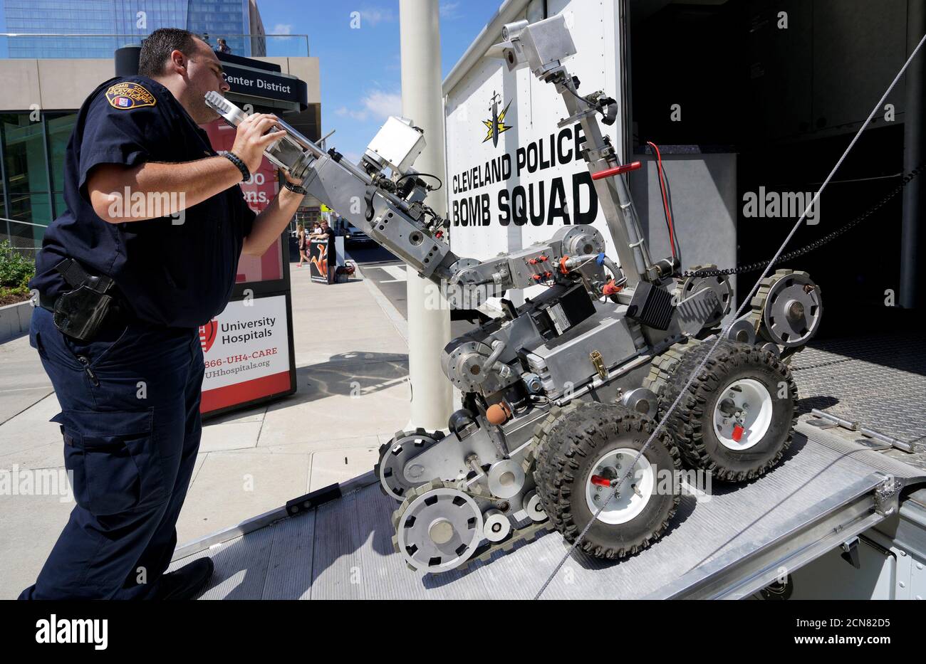 Bomb squad u s hi-res stock photography and images - Alamy