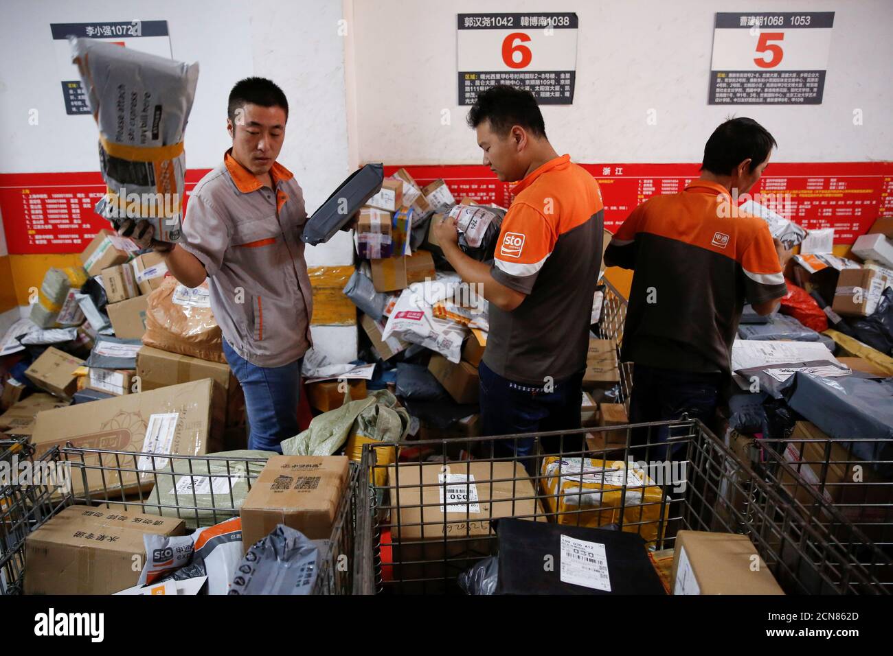 Shentong express hi-res stock photography and images - Alamy