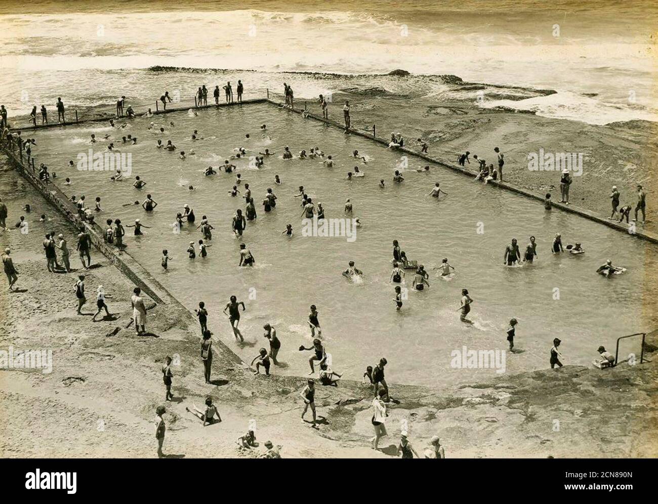Cronulla beach swimming pool hi-res stock photography and images - Alamy