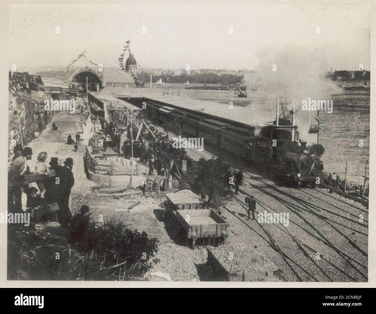 Milsons point station hi-res stock photography and images - Alamy