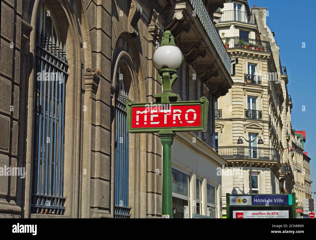 French metro symbol hi-res stock photography and images - Alamy