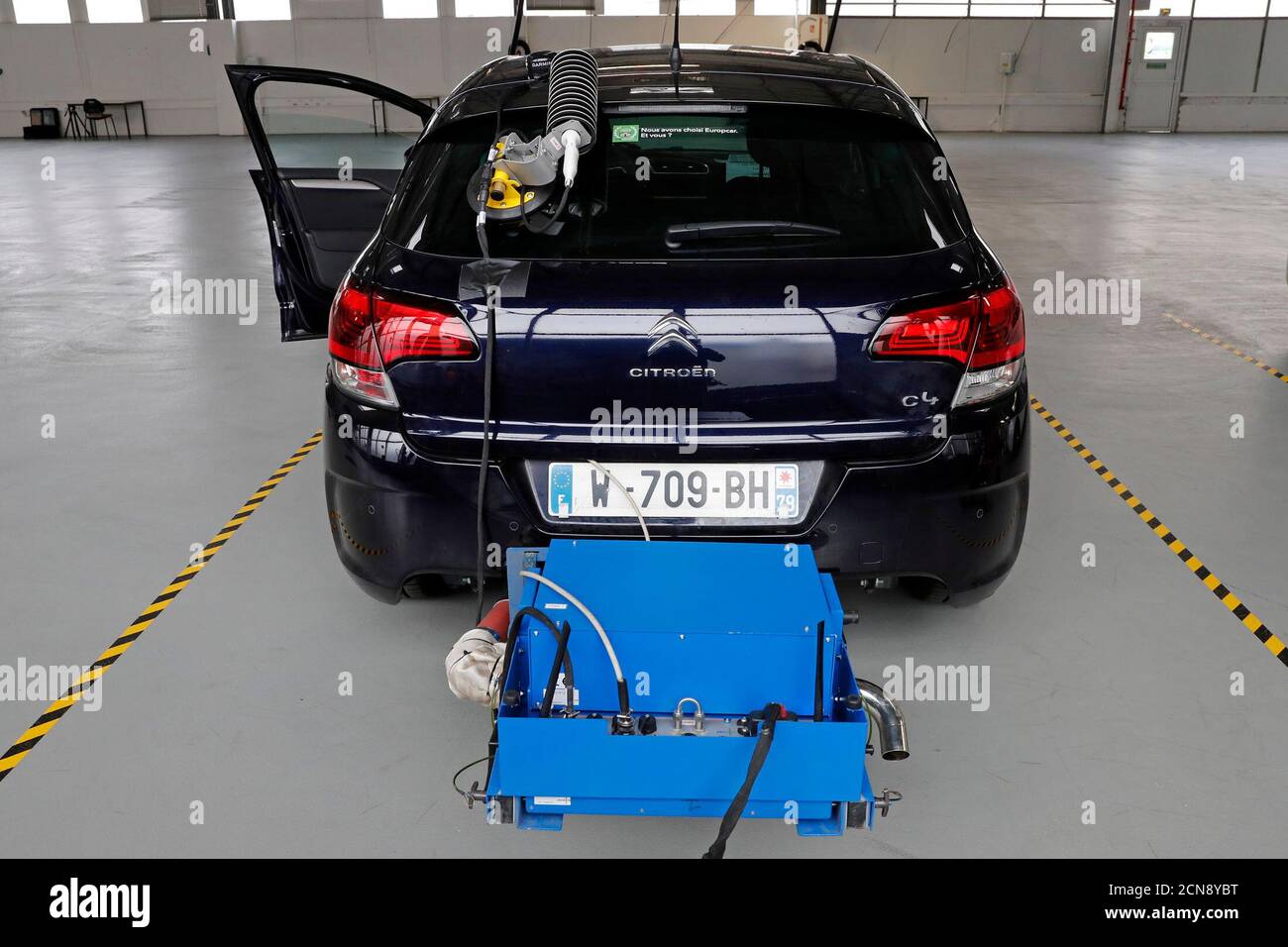 Psa peugeot citroen poissy hi-res stock photography and images - Alamy
