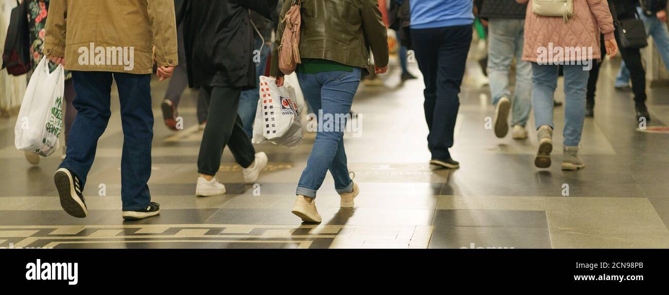 Subway legs hi-res stock photography and images - Alamy