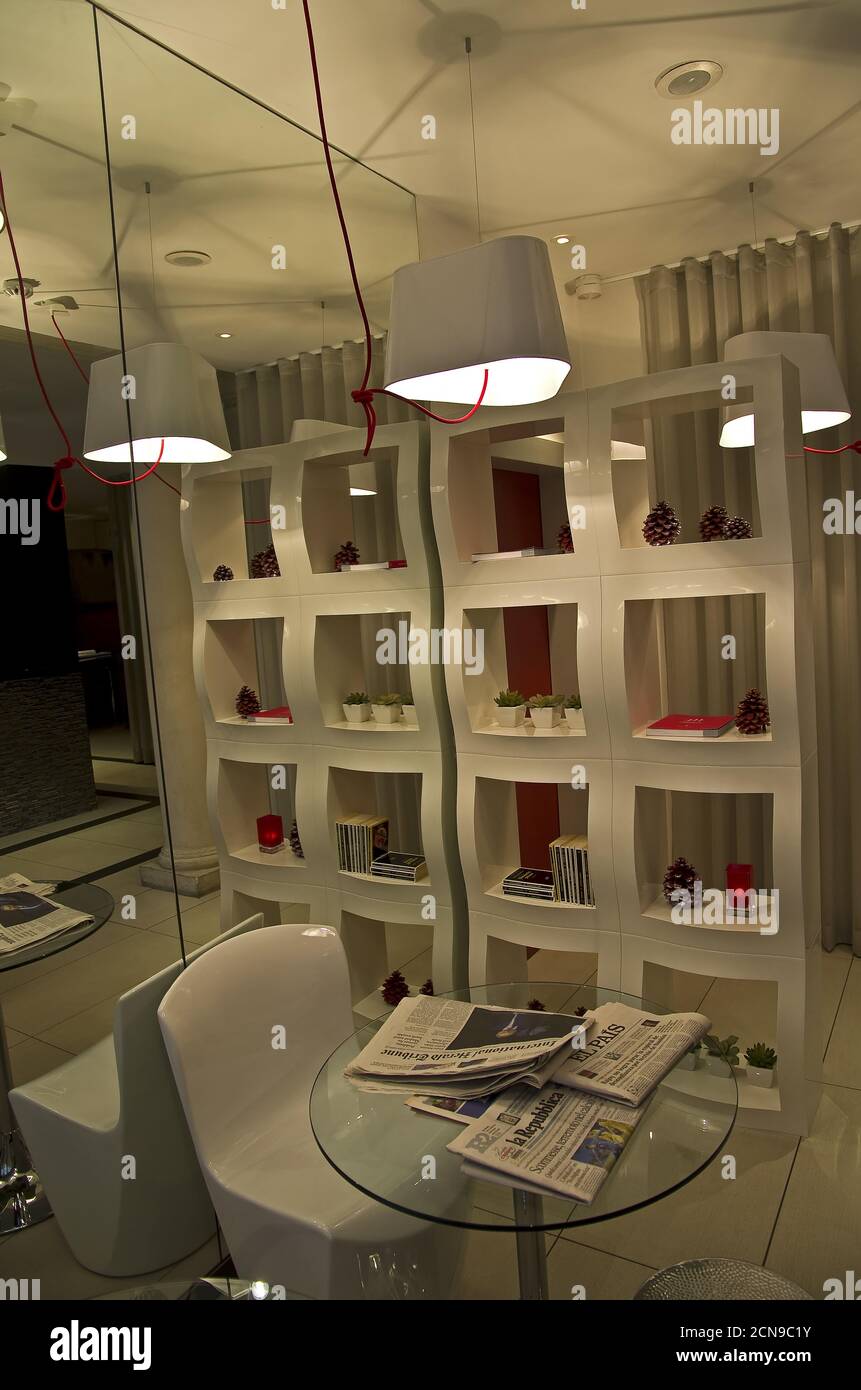 Newspaper office interior hi-res stock photography and images - Alamy