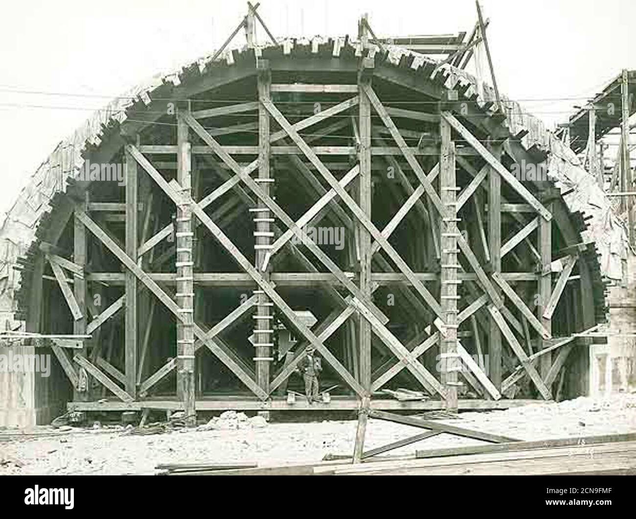 Falsework hi-res stock photography and images - Alamy
