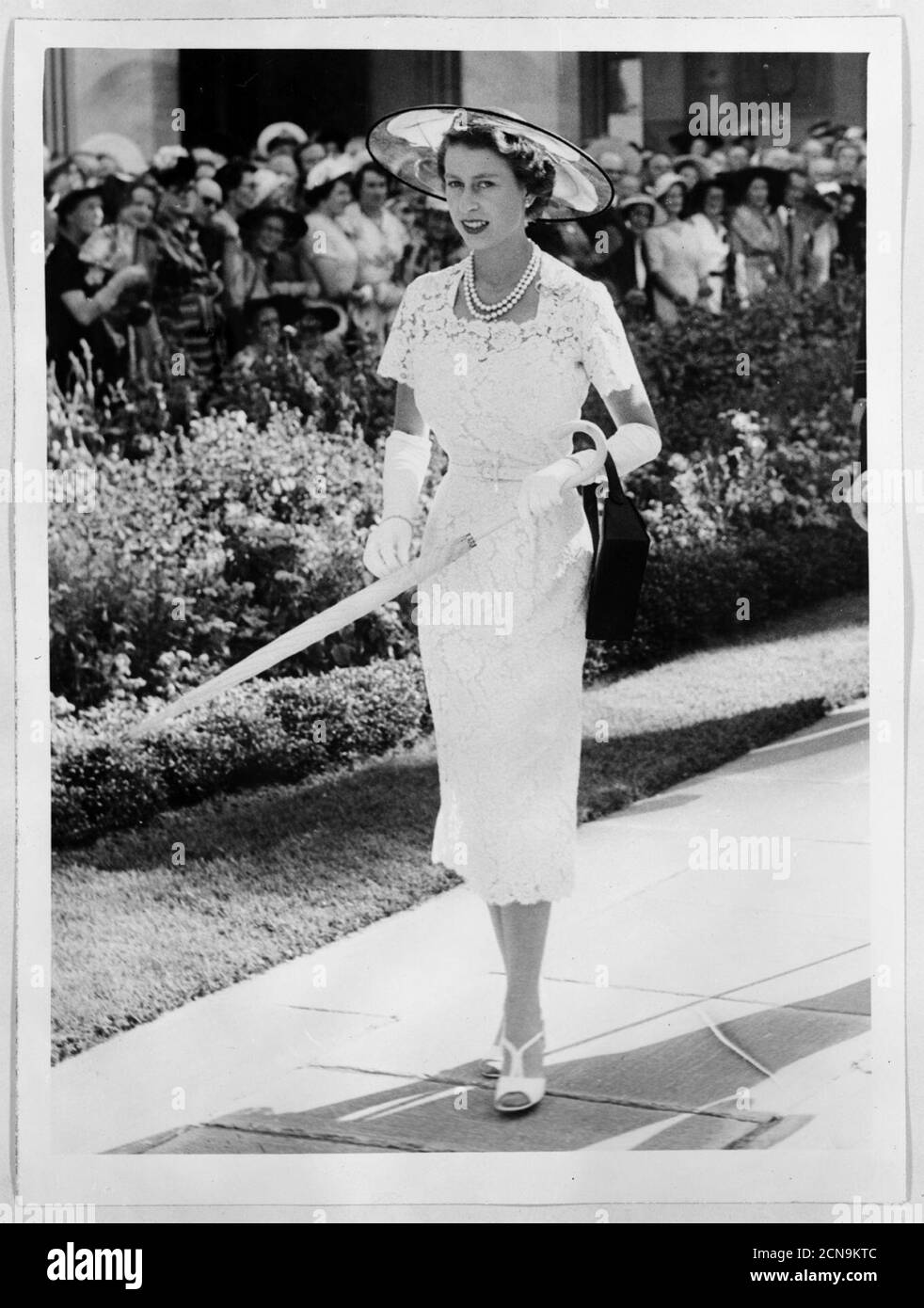 Portrait of queen elizabeth 1954 hi-res stock photography and images ...