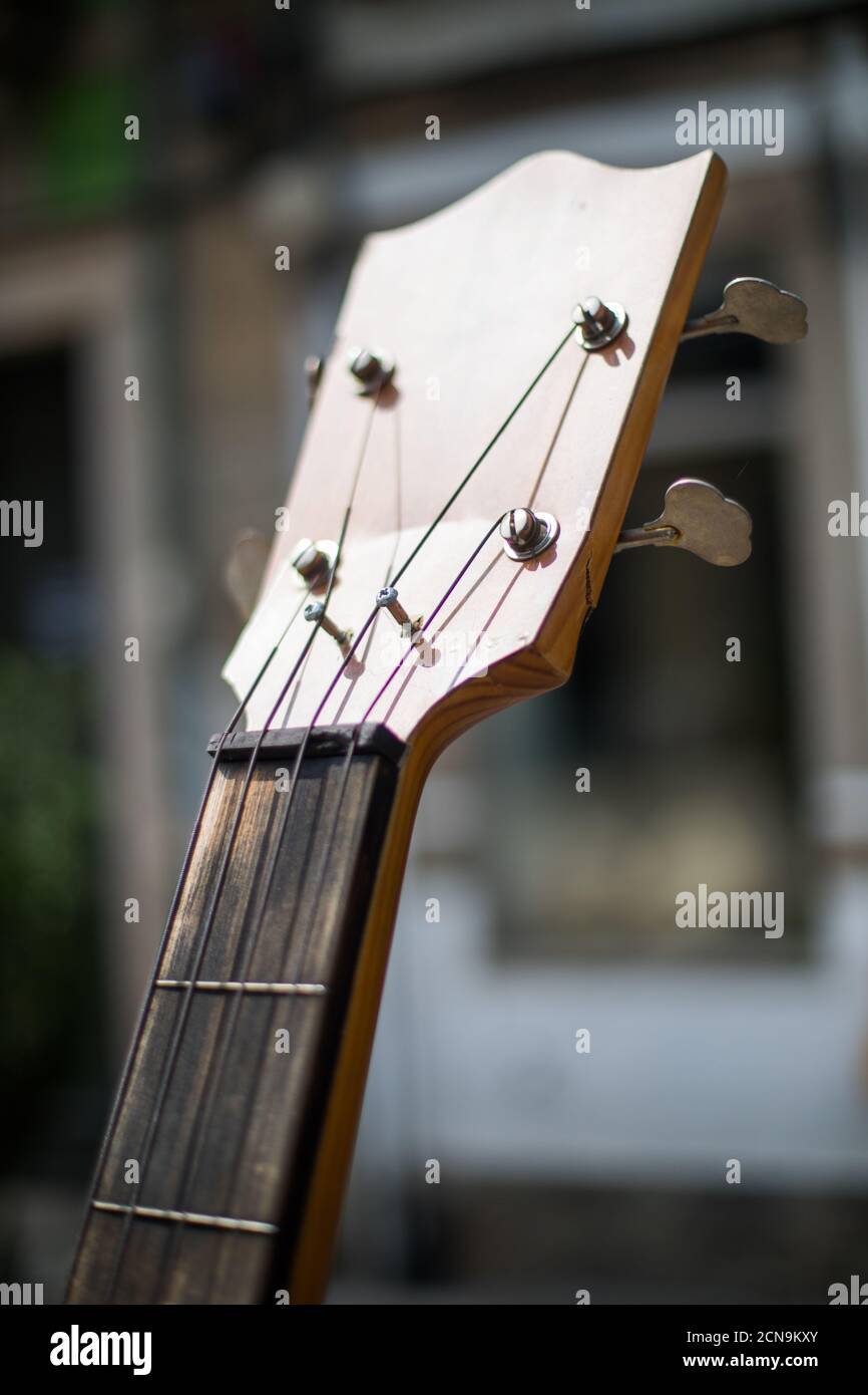 Close up shot of an acoustic guitar head Stock Photo - Alamy