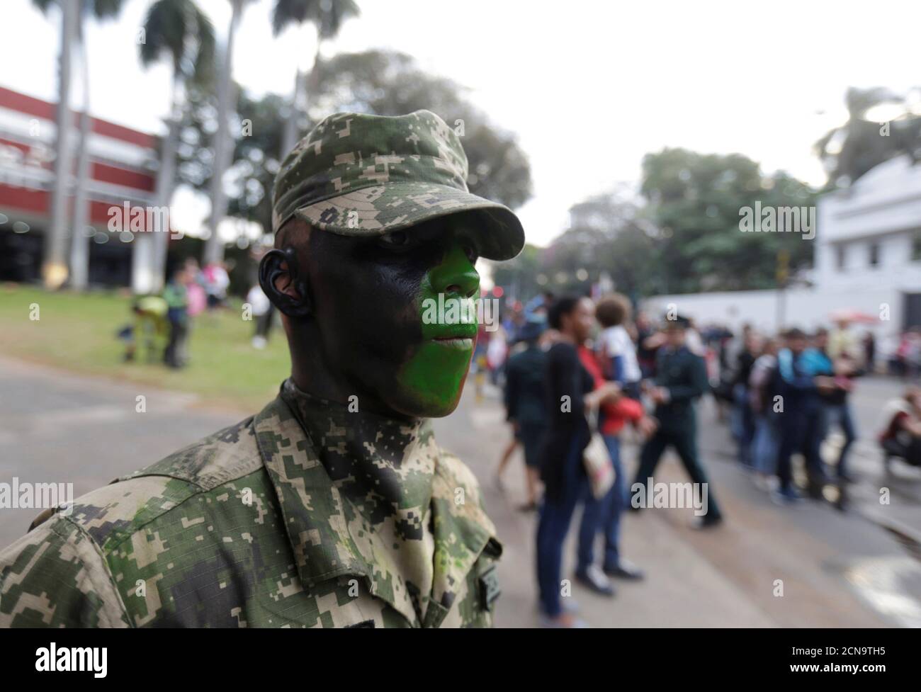 Paraguayan parade hi-res stock photography and images - Alamy