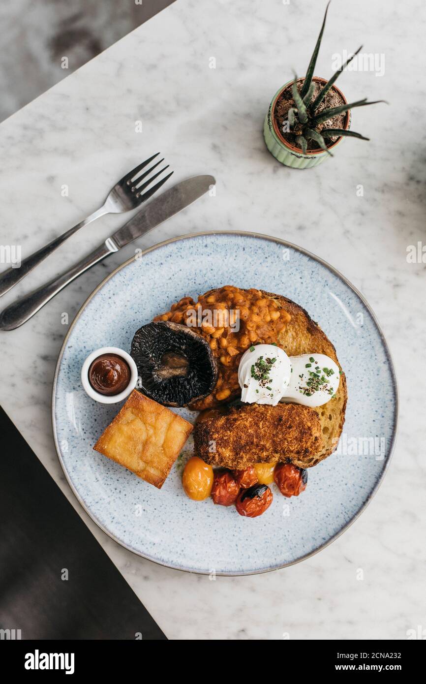 Full English breakfast on restaurant table Stock Photo - Alamy