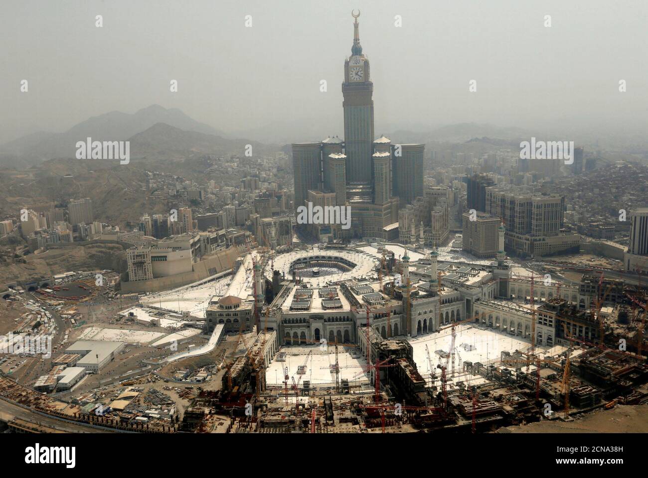 Al masjid al haram aerial hi-res stock photography and images - Alamy
