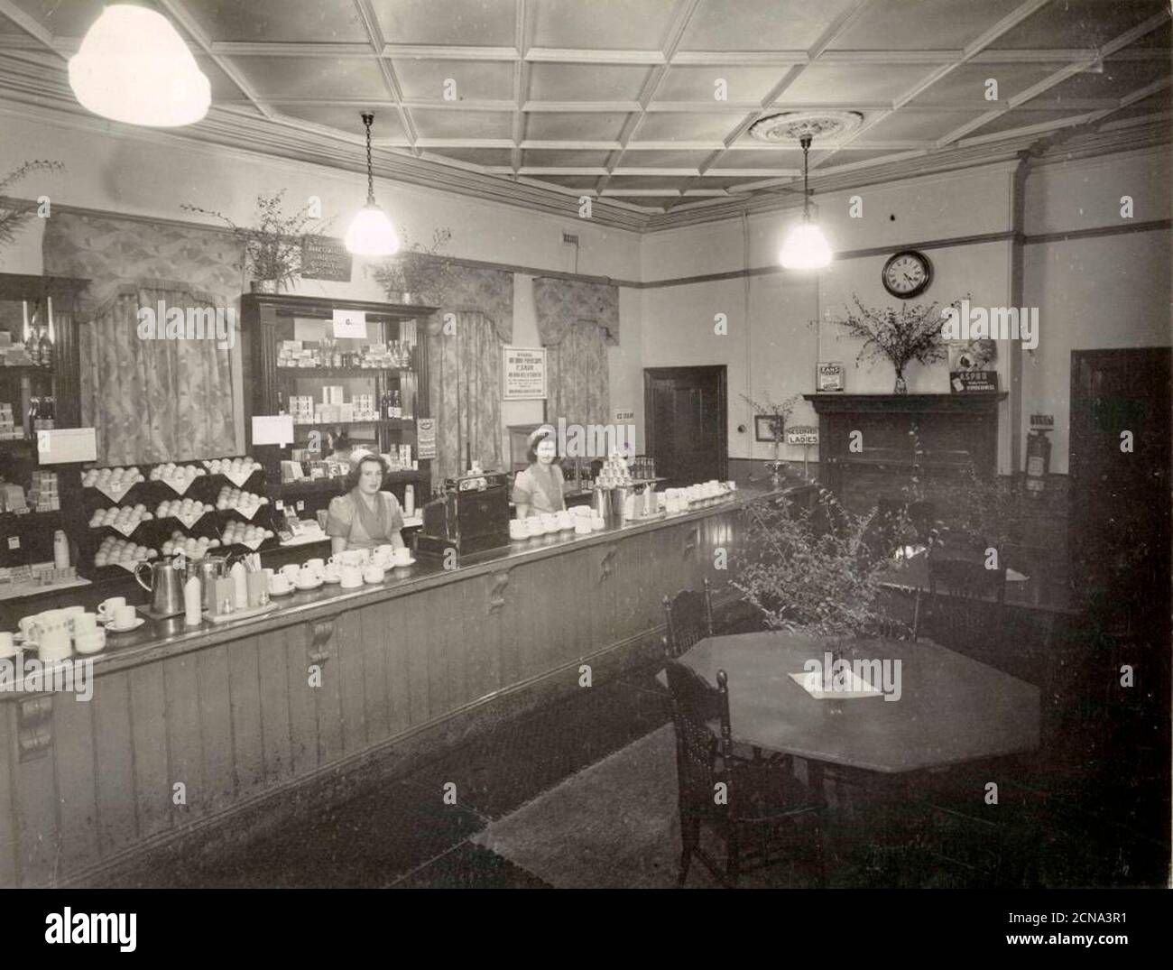 Vintage railway refreshment room hi-res stock photography and images ...