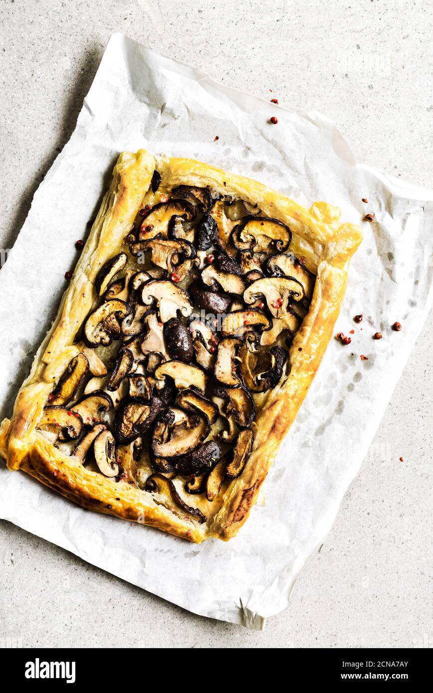 Shitake mushrom in rectangle puff pastry Stock Photo - Alamy