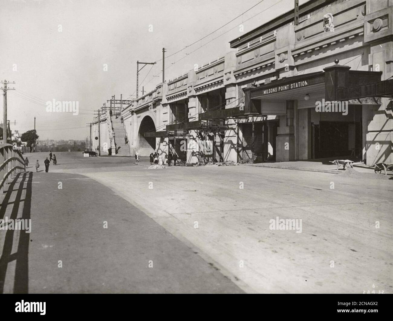 Milsons point station hi-res stock photography and images - Alamy