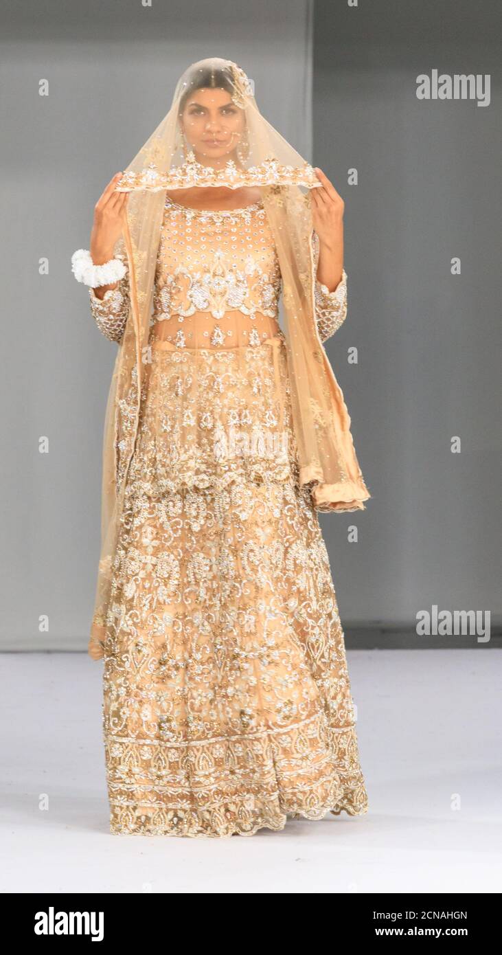 Model bride in Asian wedding dress bridal wear and accessories ...