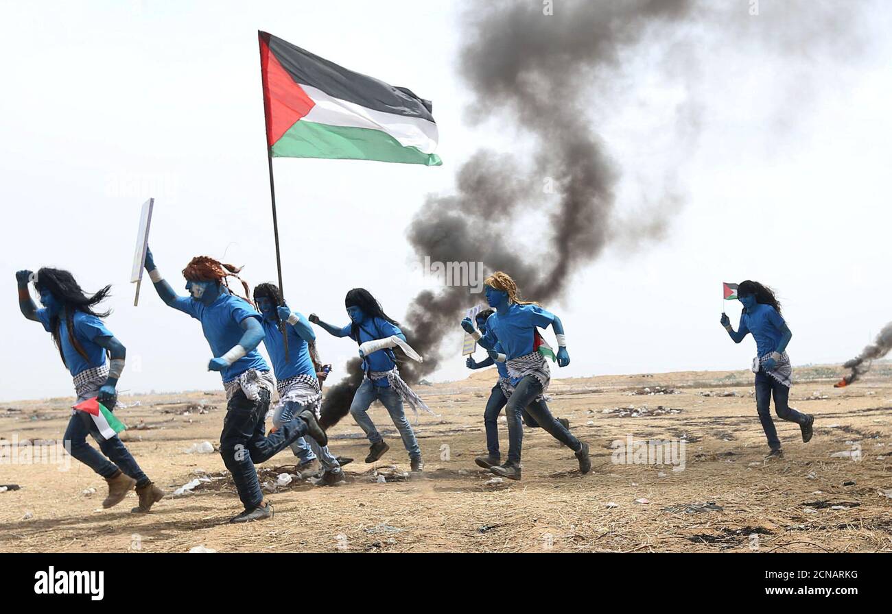 Avatar characters hi-res stock photography and images - Alamy