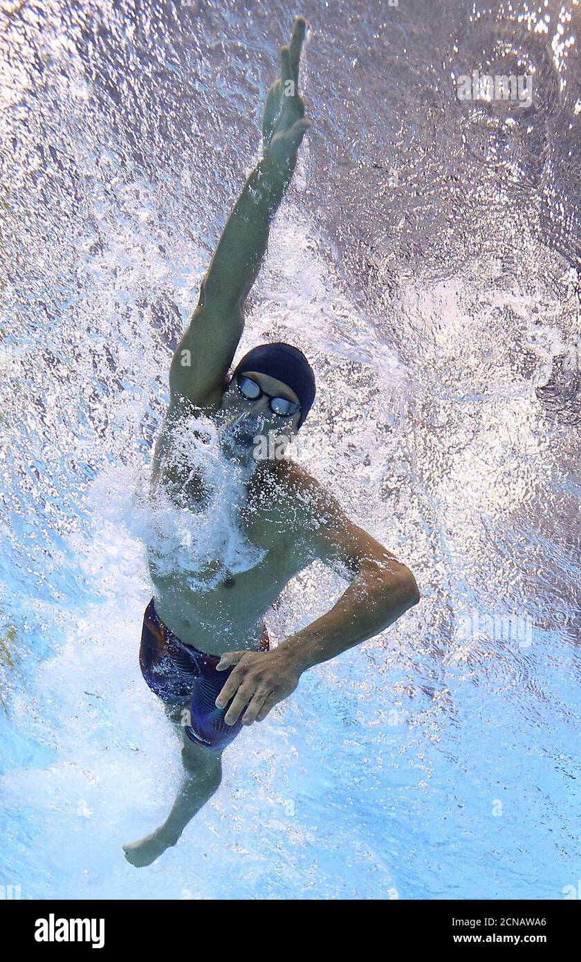 Men 800m freestyle hi-res stock photography and images - Alamy