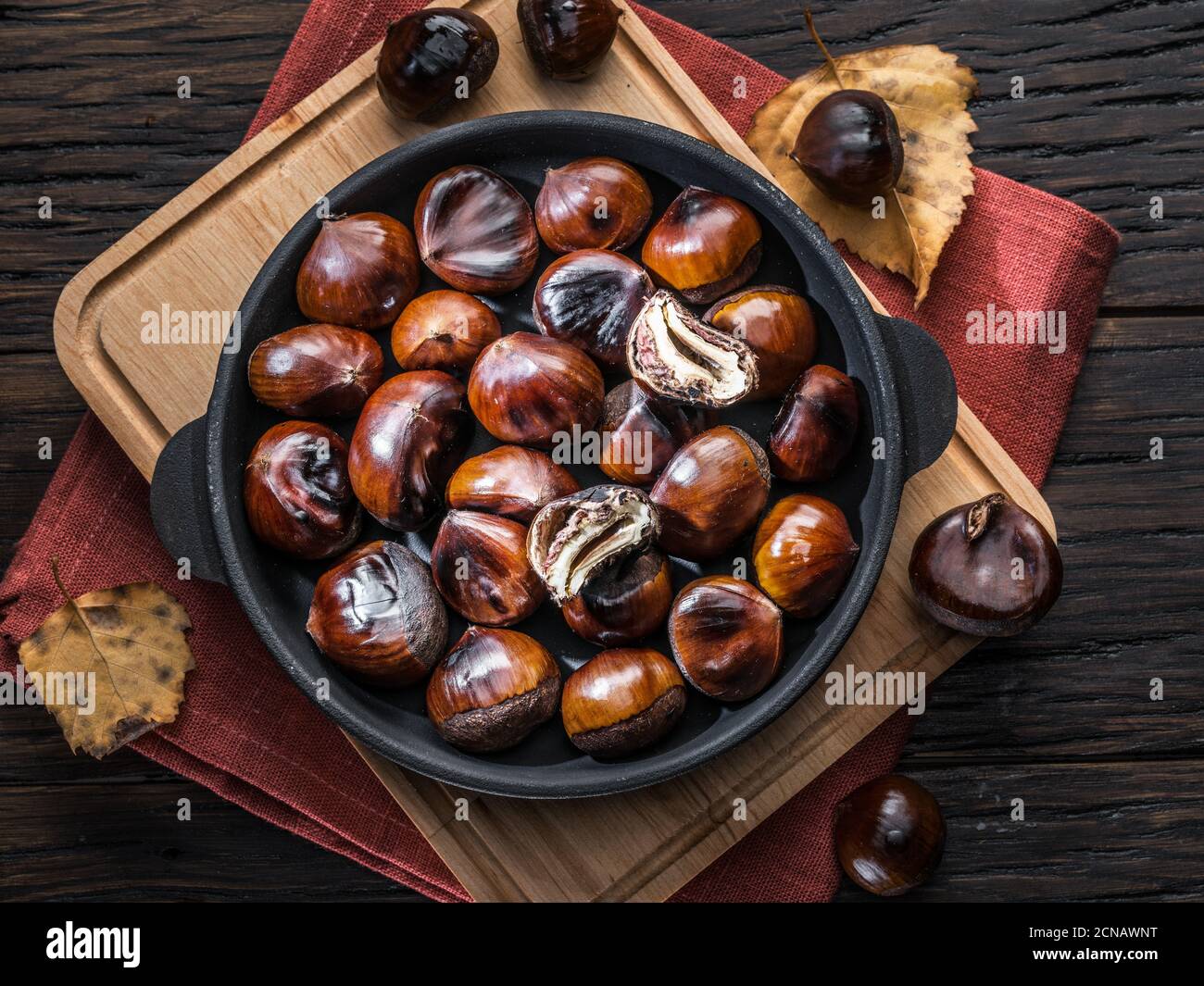 Roasted edible chestnut fruits in the pan. Top view Stock Photo - Alamy