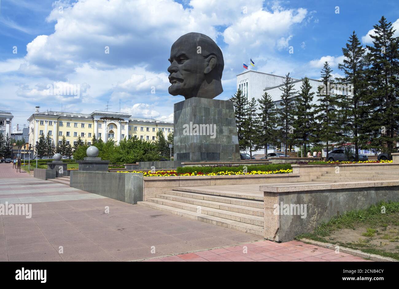 Unusual statue of Lenin - a giant head on a pedestal Stock Photo - Alamy