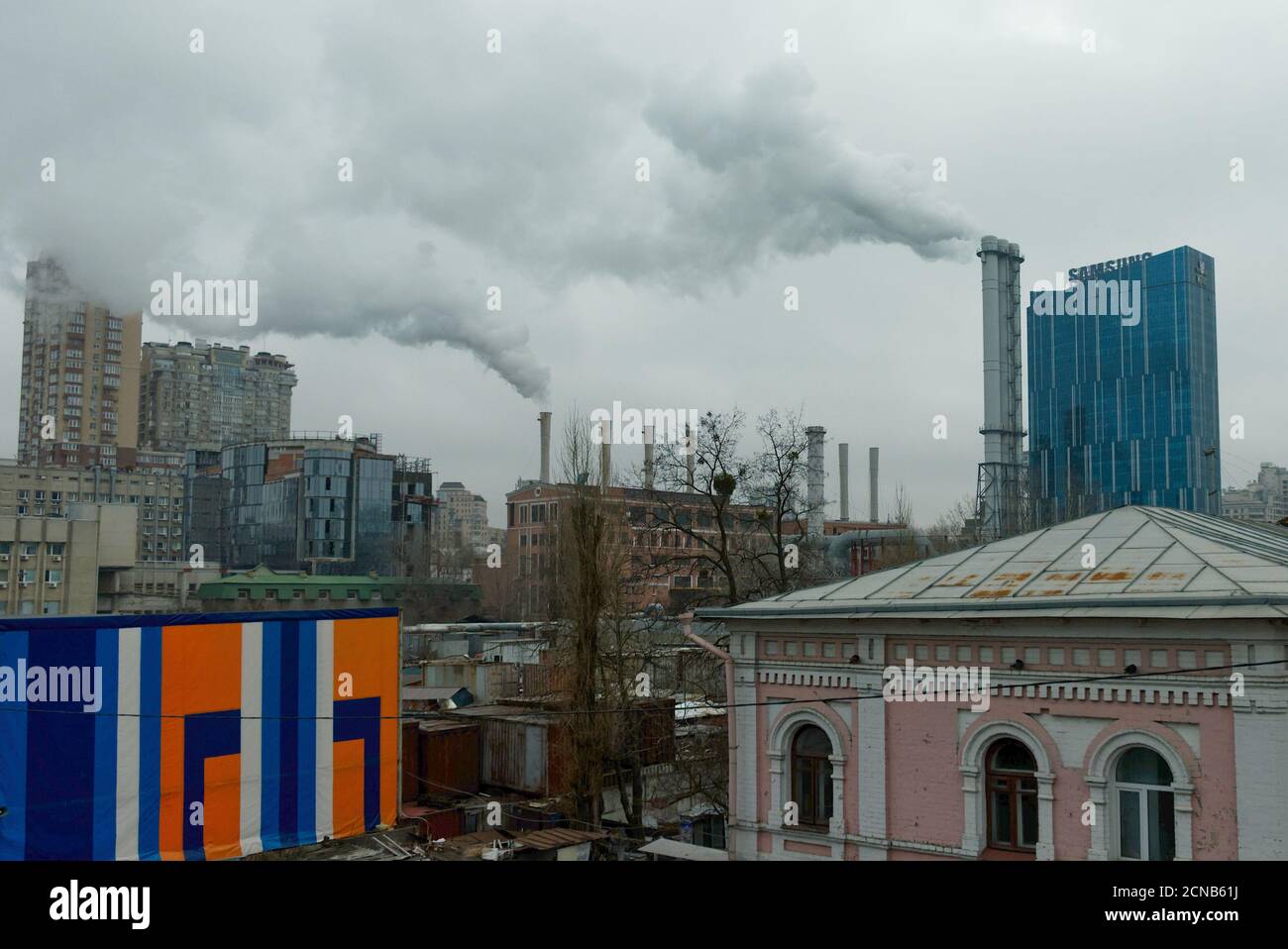 Modern slums hi-res stock photography and images - Alamy