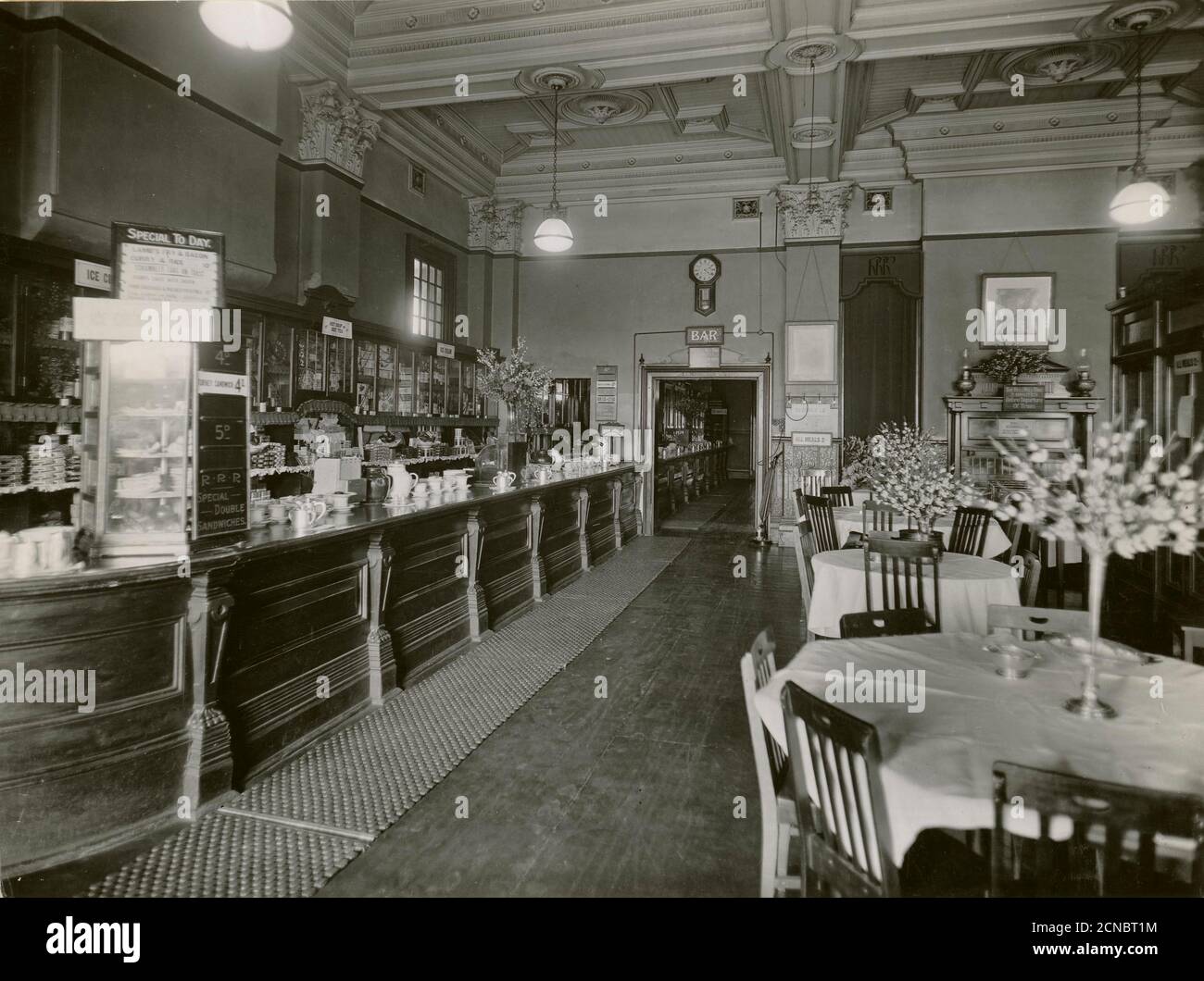 Vintage railway refreshment room hi-res stock photography and images ...